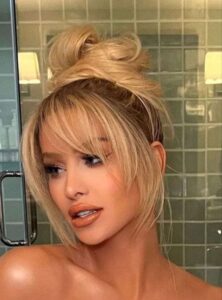 90er Jahre Frisur für jeden Anlass - Visavis Friseur